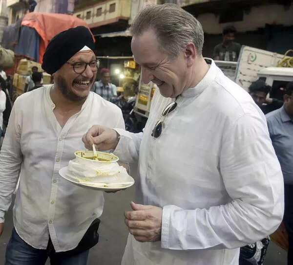 Kolkata celebs and diplomats indulge in Ramzan delicacies on Zakaria ...