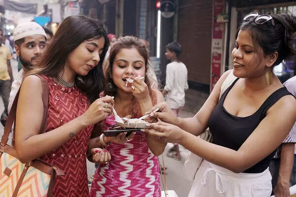 Kolkata celebs and diplomats indulge in Ramzan delicacies on Zakaria ...