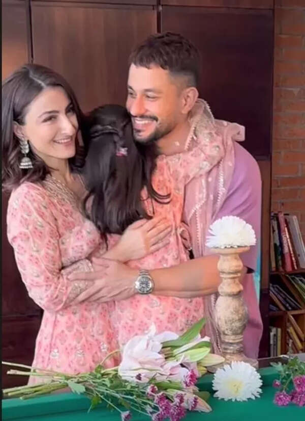 Soha Ali Khan and Kunal Kemmu's adorable moments with daughter Inaaya ...