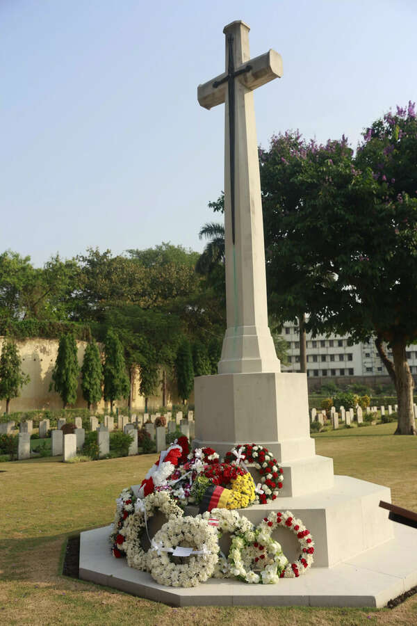 The Consulate of Australia and other dignitaries remember war heroes on ...
