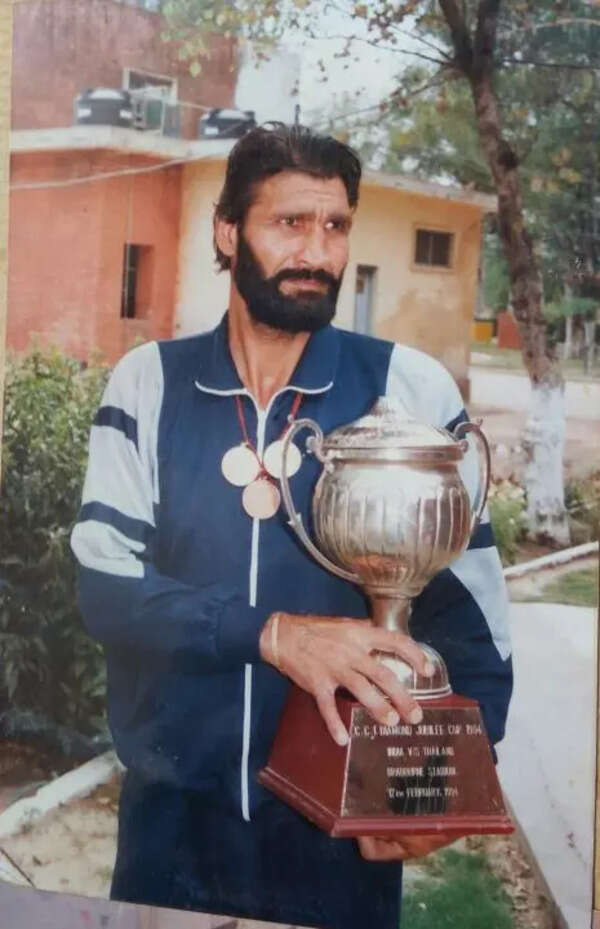 Kaur Singh, only Indian boxer to fight legendary Muhammad Ali, dies at ...