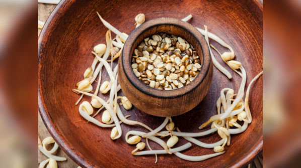 6 benefits of consuming sprouted moong dal daily