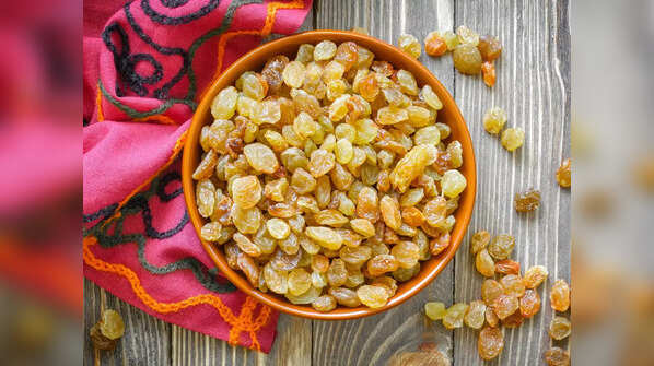 Why should you eat soaked raisins?