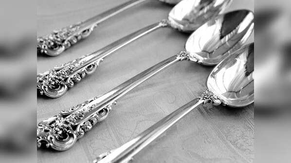 Why it is healthy to feed kids in silver utensils