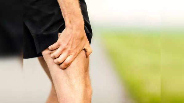 High Cholesterol Symptoms: Note this warning sign in the leg while ...