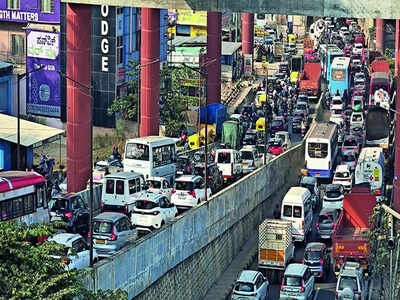Prepping for NYE: New Year exodus traps Bengalureans in holiday traffic ...