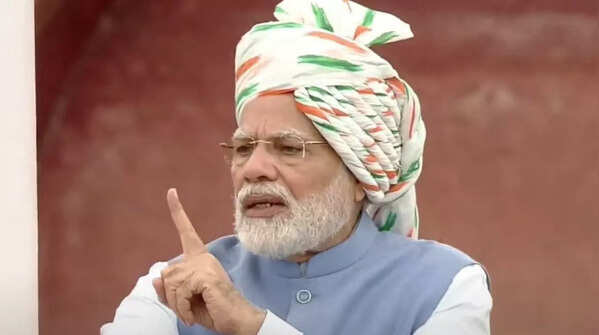 PM Modi picks multicolour leheriya turban for Independence Day ...
