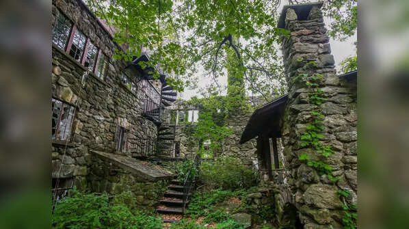 The chilling pasts of 7 famous abandoned houses