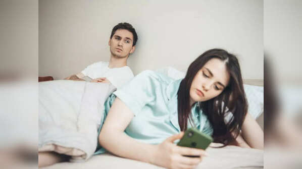 Types of bad texters in a relationship: Are you among them?