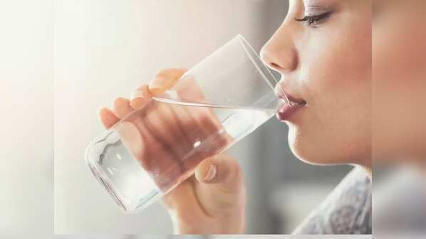 7 Benefits of drinking hot water