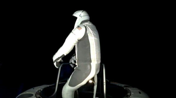 Breathtaking cosmic catwalk! SpaceX makes history with first-ever ...
