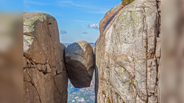 7 mysterious rock formations around the world