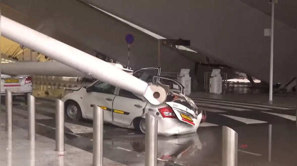 Shocking images of Delhi's IGI airport terminal 1 roof collapse during ...