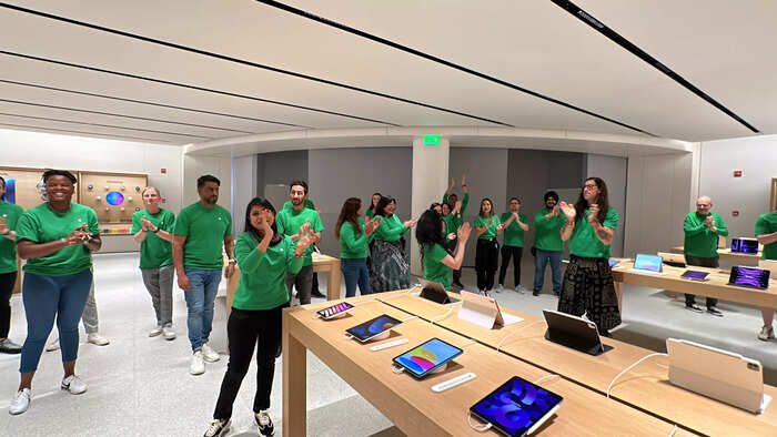 Apple Saket Store: Apple Saket in Delhi opens: Live updates - Tim Cook ...