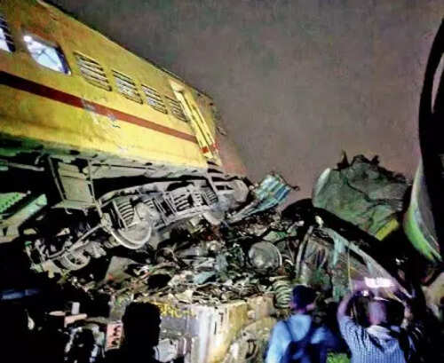 Andhra Pradesh Train Accident News Live: 47 trains cancelled due to ...