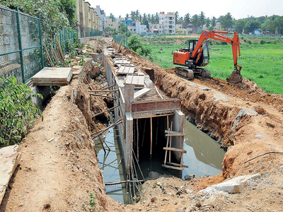 Bengaluru: Bund Yellidiyappa? After spending Rs 4 cr, Byrasandra lake ...