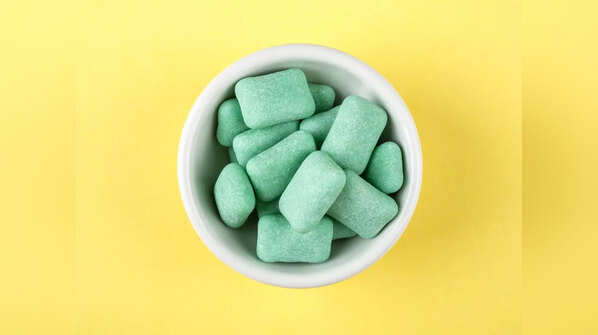 Can chewing gum reduce junk food cravings?