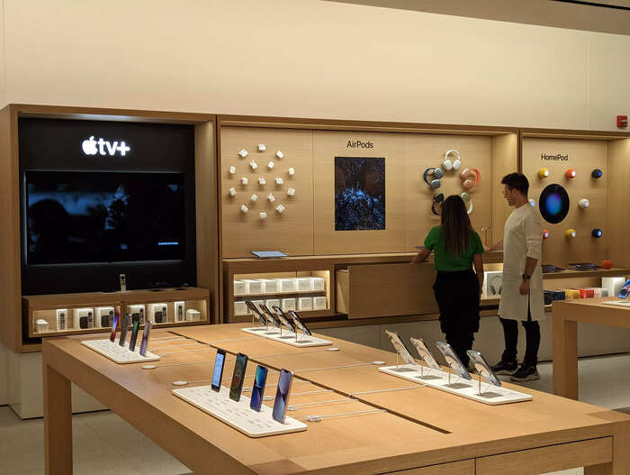 Apple Saket Store: Apple Saket in Delhi opens: Live updates - Tim Cook ...