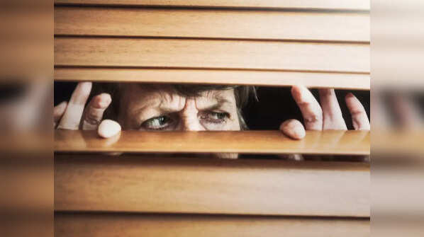 How to be friends and deal with an annoying neighbour