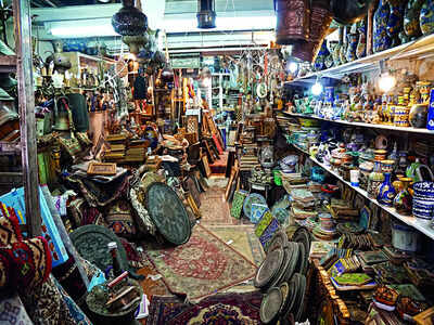 8 arrested for selling fake antiques