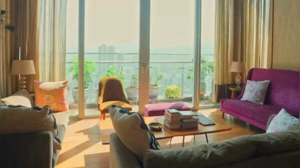 Sunil Grover House: From hand-painted murals to a colourful kitchen ...