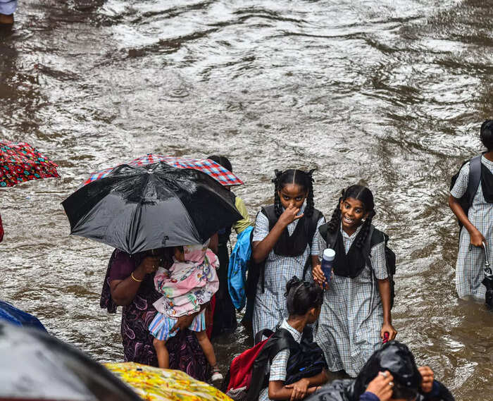 Mumbai Rains Today Live: Heavy rain lashes Mumbai, Andheri subway shut for traffic