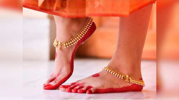 Significance of the beautiful tradition of applying alta on feet