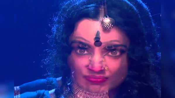 Indravati captures Simar inside ‘kalash’