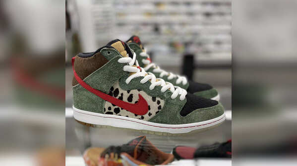 Nike fake Shoes Identification: 5 Ways to spot a fake Nike shoe