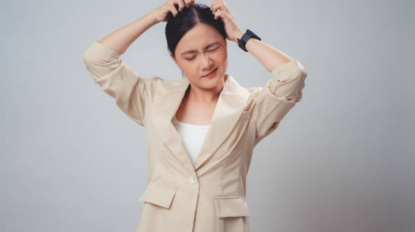 Dandruff Causes: 7 reasons why dandruff occurs (easy home remedies to ...