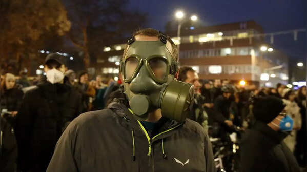 Photos: Thousands protest against air pollution in this European capital