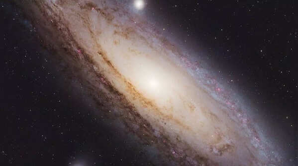 7 largest galaxies in space captured by NASA