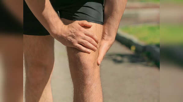 High Cholesterol Symptoms: Note this warning sign in the leg while ...