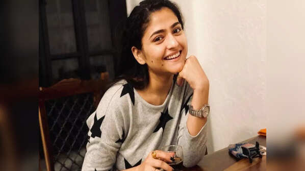 Celebs Arijit Singh, Parambrata Chattopadhyay, and Rituparna Sengupta ...