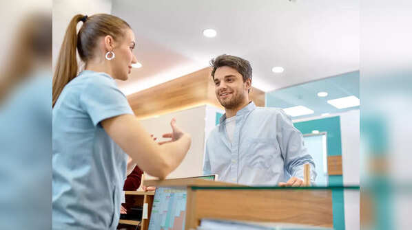 Effective body language hacks to make a good first impression