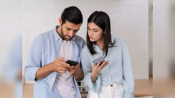Do you often check your partner's phone? Here's how to deal with trust ...