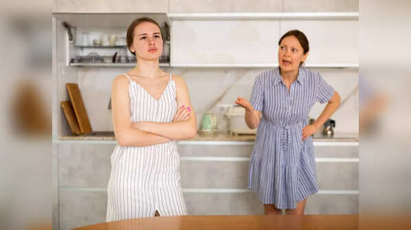 Tips to deal with quarrelsome neighbors