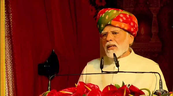 PM Narendra Modi visits Ayodhya , participates in Deepotsav