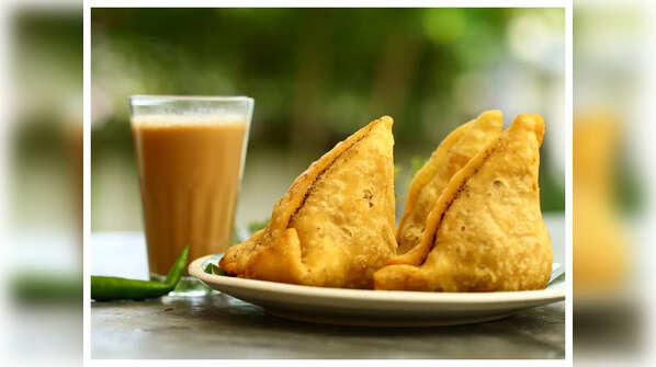This Bengaluru couple makes Rs 12 lakh per day by selling samosas