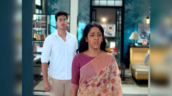 Anurager Chhowa beats Jagaddhatri; bags the top spot on TRP charts