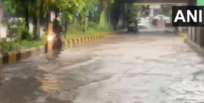 Mumbai Rains Live Updates: Heavy rain lashes Mumbai, waterlogging in ...