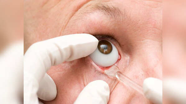 Eye health: STOP wearing contact lenses in shower; expert warns it can ...