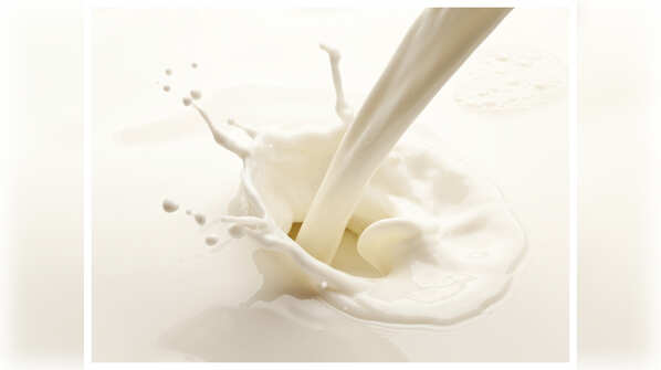 Milk Recipes to Promote Sleep: Should you drink milk before bed time ...