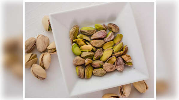 Myths and facts about pistachios and the right way to consume them