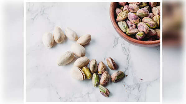 Myths and facts about pistachios and the right way to consume them