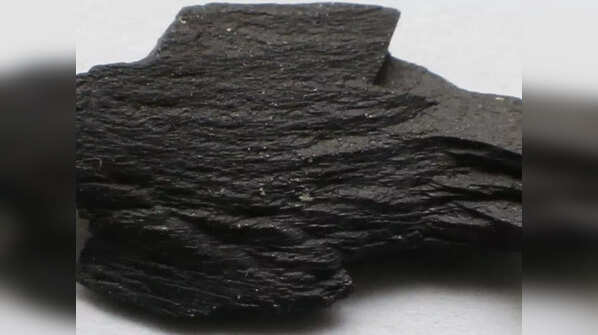 6 black stones and their unique properties