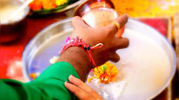 Why do Hindus tie a kalawa around their wrist? Significance, power ...