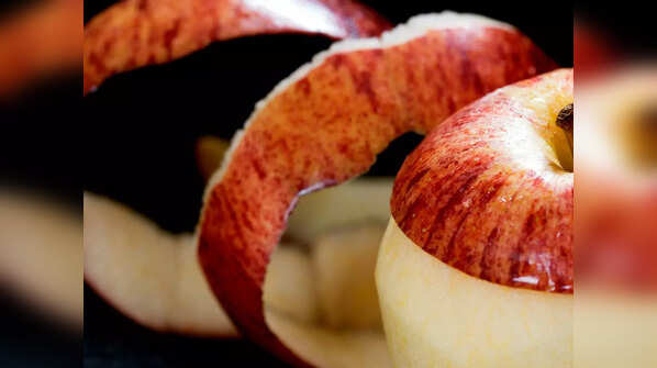 Without Peel Apple Benefits: 5 Reasons why eating Apples without peel ...