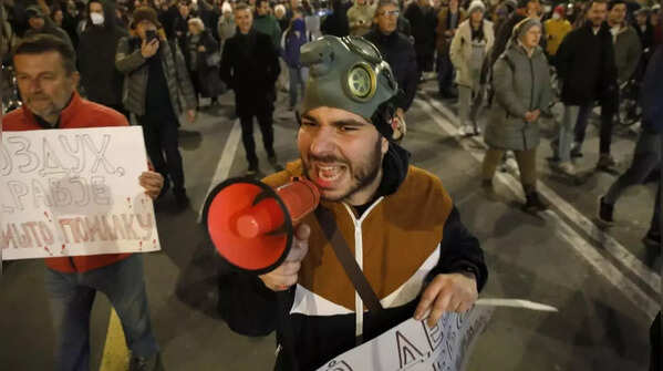 Photos: Thousands protest against air pollution in this European capital
