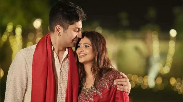 Kumar Vishwas’ daughter Agrata stuns in a breathtaking bridal look ...